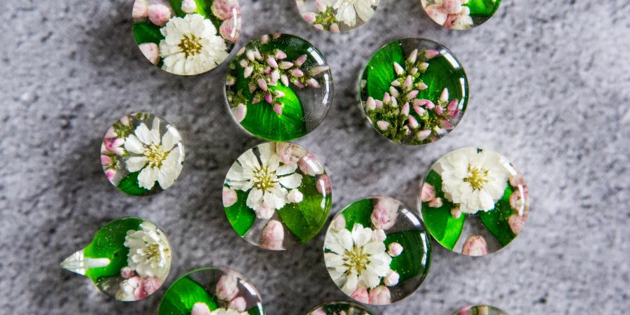Blooming Beauty: Capturing Whole Flowers in Resin – Arts Shala
