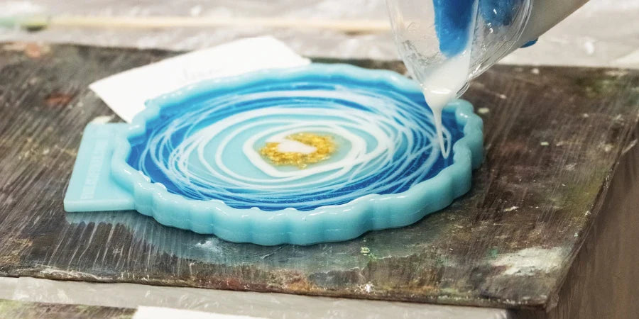 Exploring Resin Art Techniques: Pouring to Molding Guide
