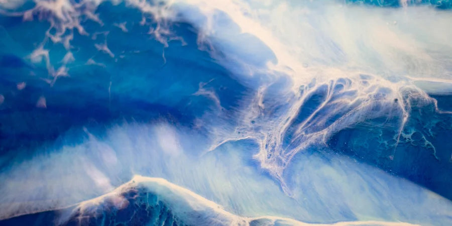 How to Achieve Feather-Like Effect in Resin Art?